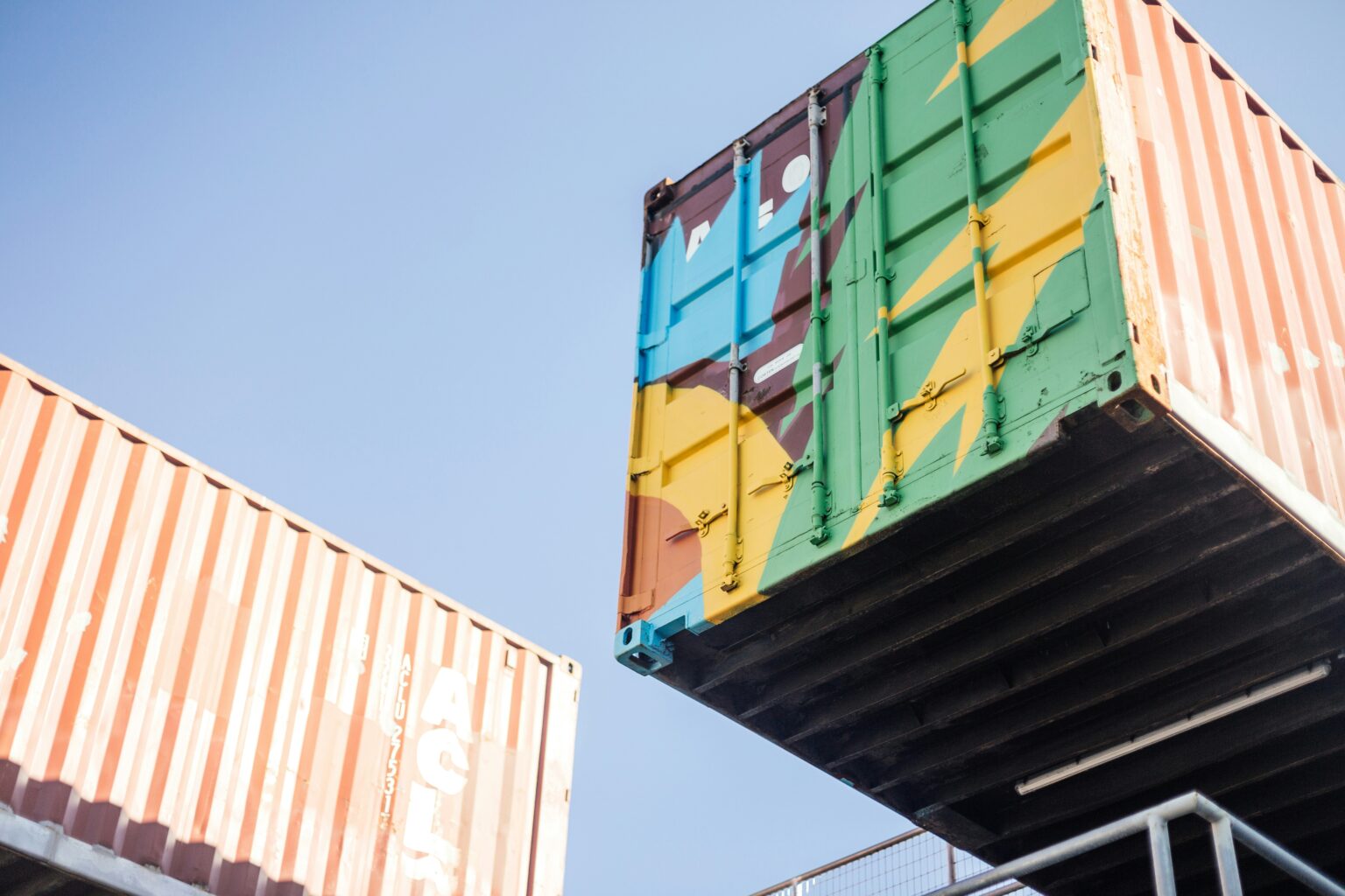 B Grade Containers vs A Grade Containers: What’s the Difference?